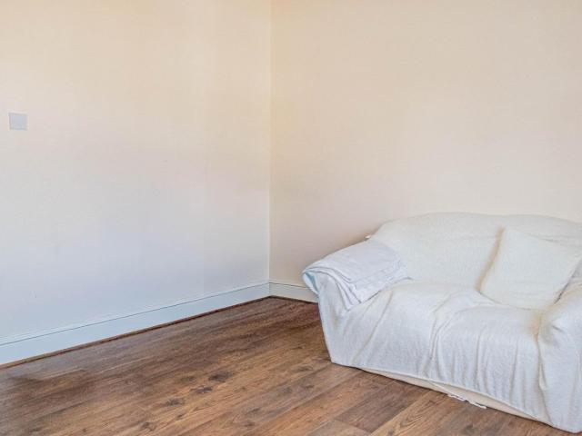Room at Northville Road, Bristol