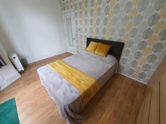 Room at Norwich Road, Greater London