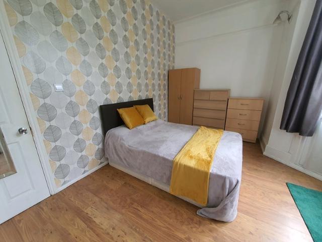 Room at Norwich Road, Greater London