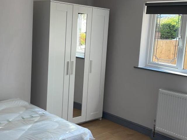 Room at Norwood End, Basildon