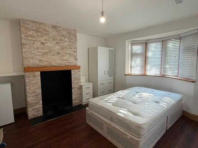 Room at Norwood End, Basildon