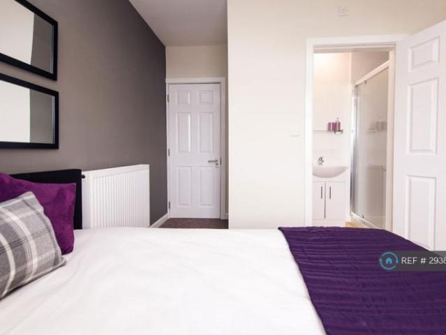 Room at Norwood Street, Scarborough