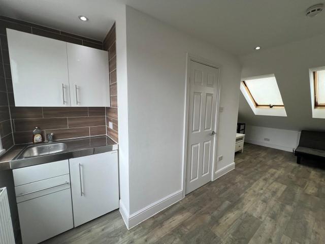 Room at Oval Road, Greater London