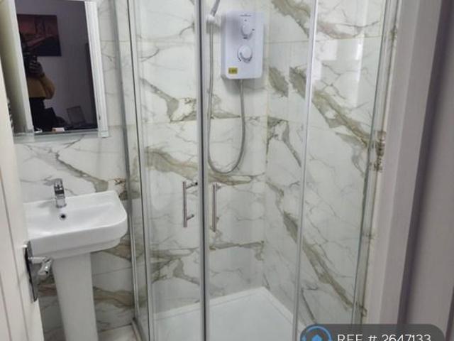 Room at Oval Road, Sandwell