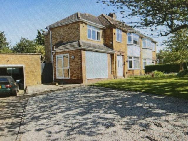 Room at Overtons Close, Warwick