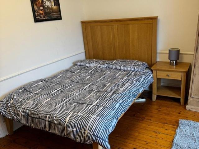 Room at Oxford Gardens, Greater London