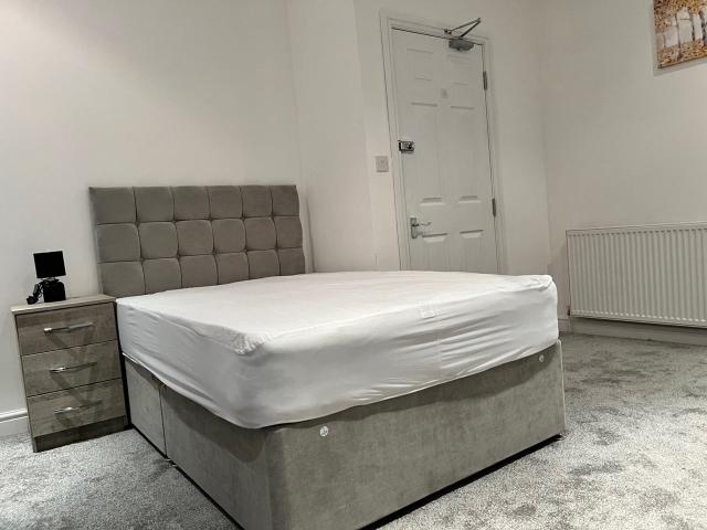 Room at Oxford Gardens, Stafford