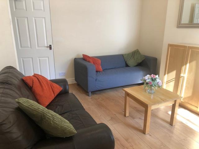Room at Oxford Gardens, Stafford