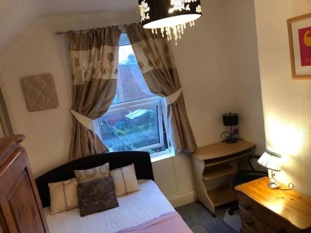 Room at Oxford Road, Birmingham