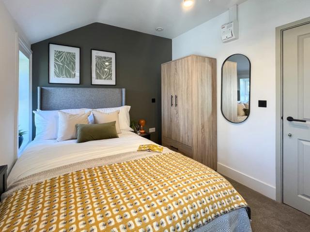 Room at Oxford Road, Reading