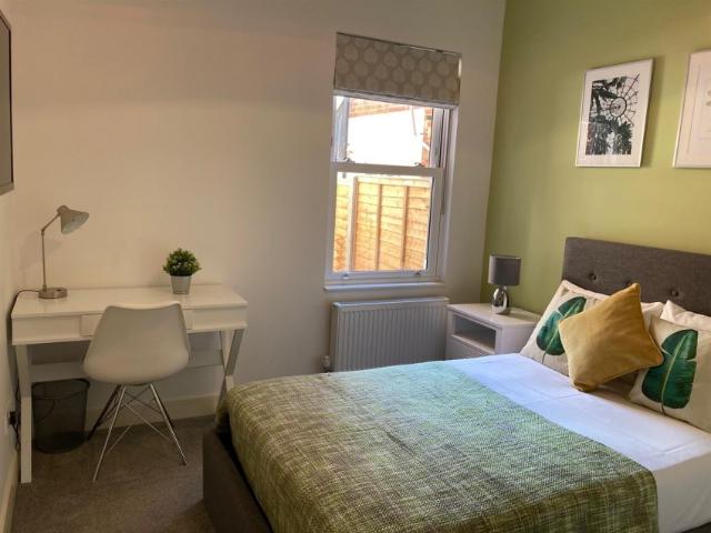 room at Oxford Road, Reading