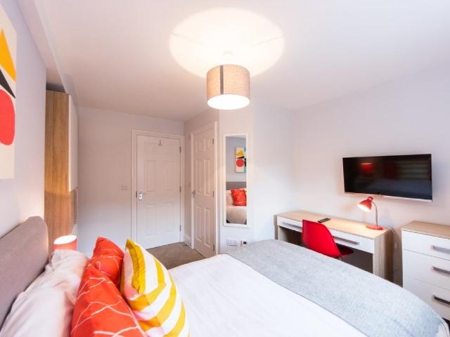 Room at Oxford Road, Reading
