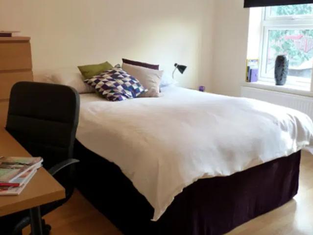 Room at Oxford Street, City of Westminster