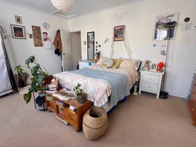 Room at Oxford Street, Bristol