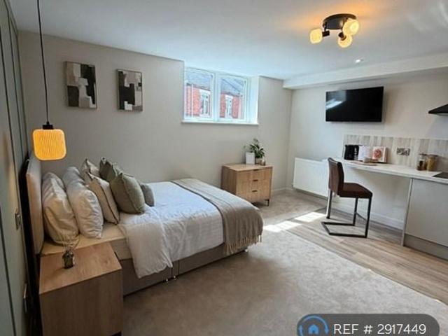 Room at Oxford Street, Stoke on Trent