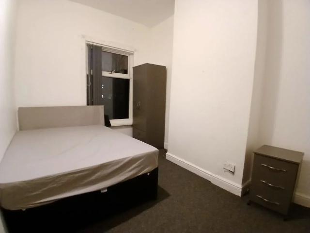 Room at Oxhill Road, Birmingham