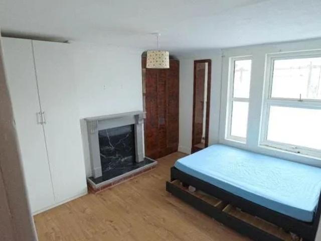 Room at Oxlow Lane, Greater London