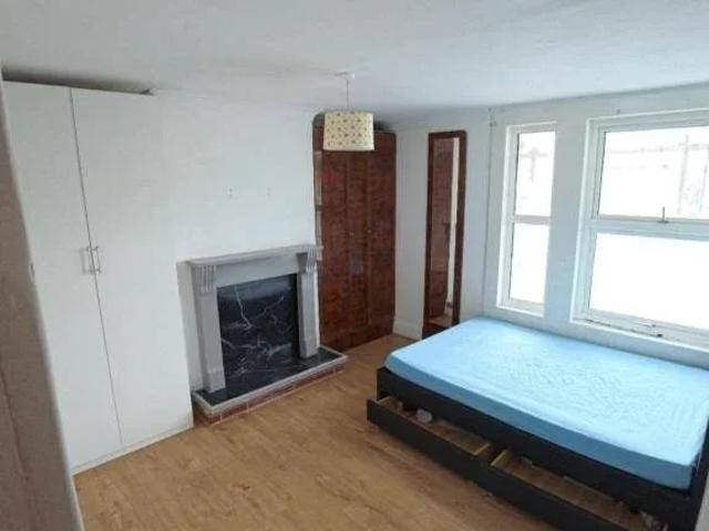 Room at Oxlow Lane, Greater London