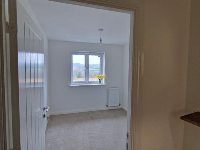 Room at Oxleaze Way, Paulton
