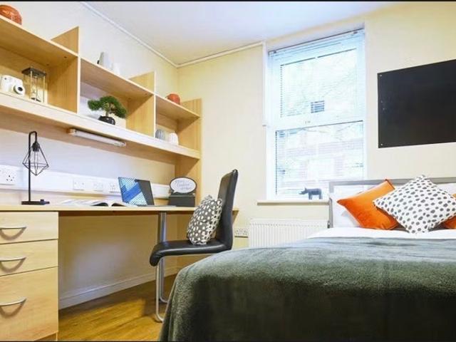 Room at Oxney Road, Manchester