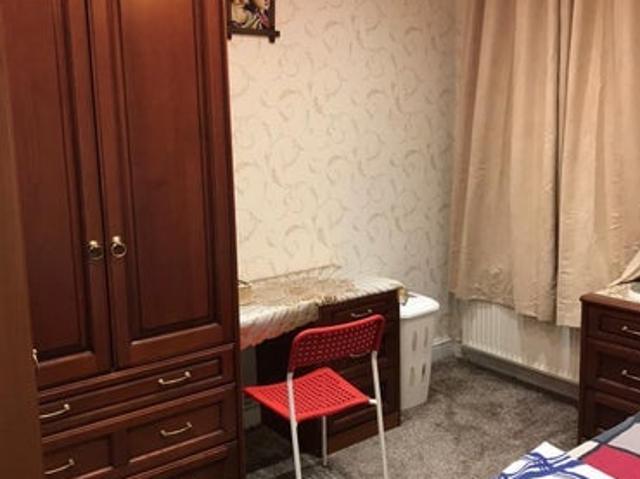 Room at Oakdale Road, Greater London