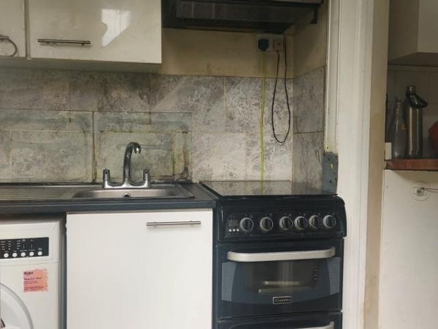 Room at Oakdale Road, Greater London