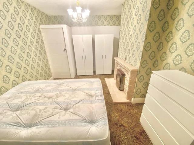 Room at Oakdale Road, Greater London