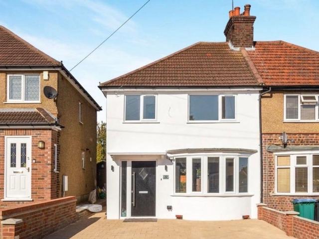 Room at Oakdene Road, Watford