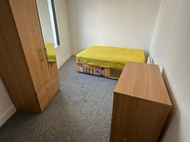 Room at Oakenshaw Street, Wakefield