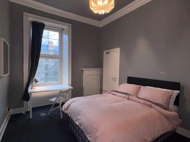 Room at Oakfield Avenue, Glasgow