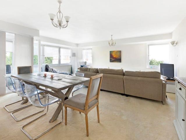 Room at Oakfield, Greater London