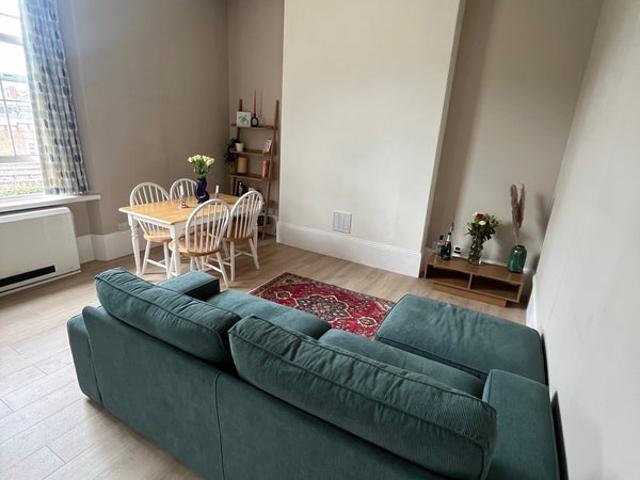Room at Oakfield Road, Bristol
