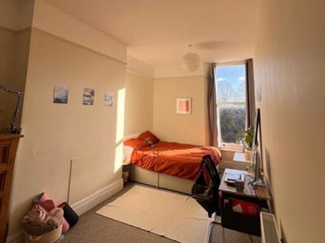 Room at Oakfield Road, Bristol