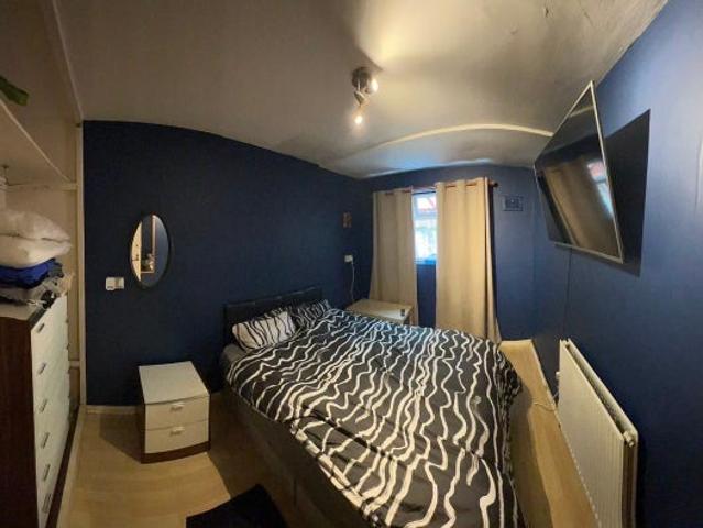 Room at Oakfield Road, Greater London
