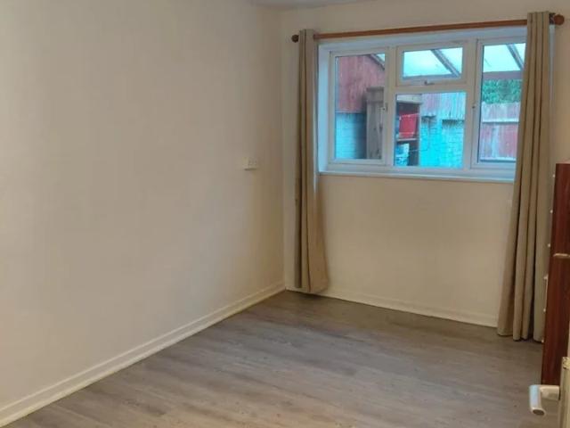 Room at Oakfield Road, Greater London