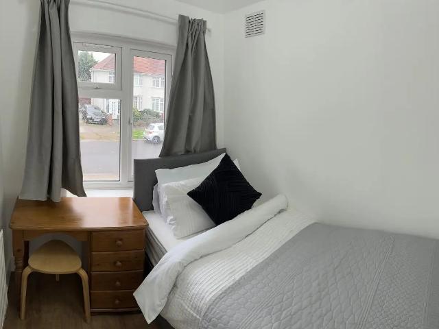 Room at Oakington Manor Drive, Greater London