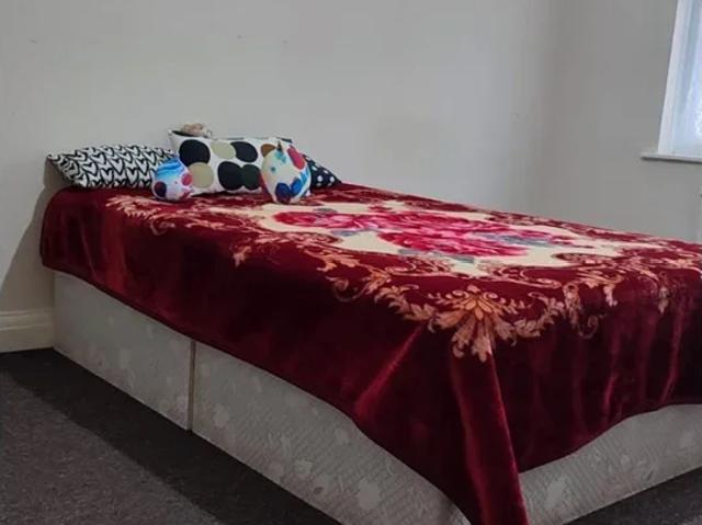 Room at Oakington Manor Drive, Greater London