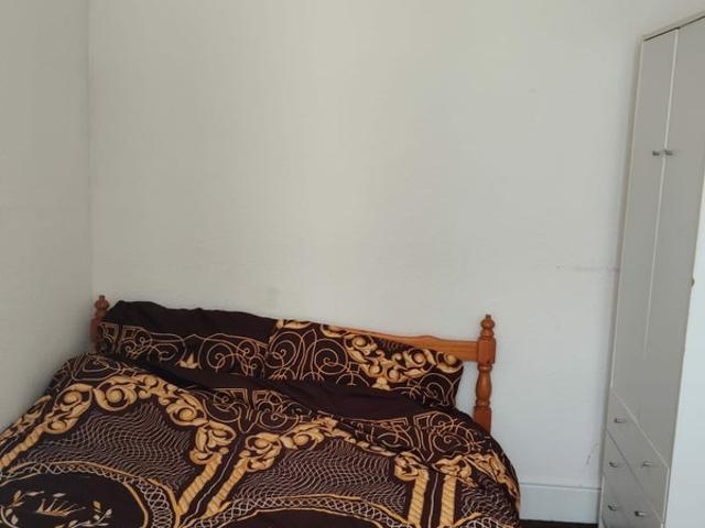 Room at Oakly Road, Redditch