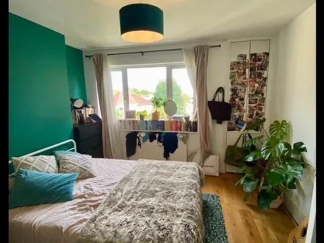 Room at Oakleigh Road North, Greater London