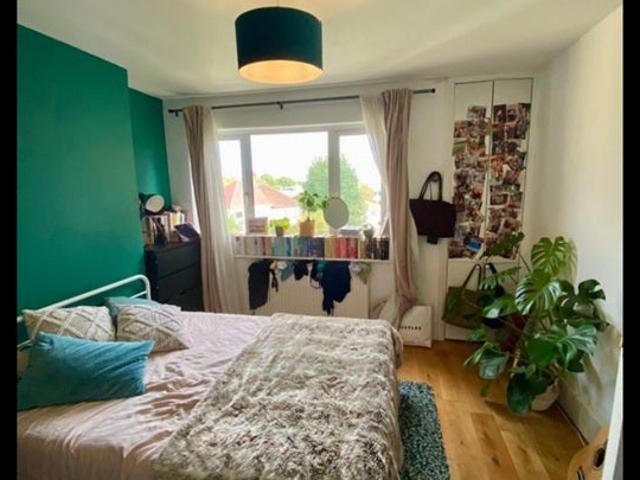 Room at Oakleigh Road North, Greater London