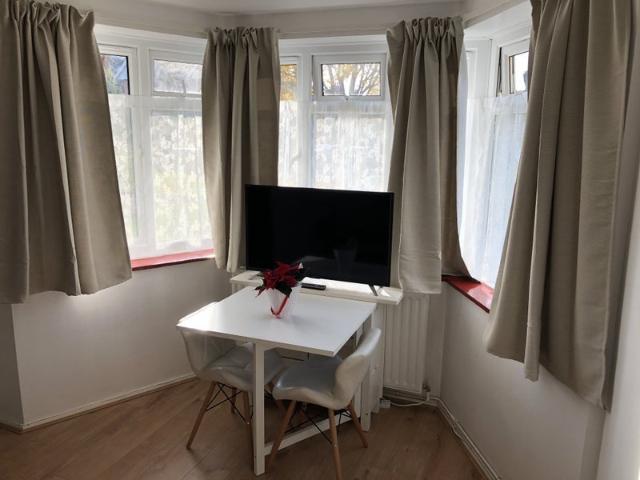 Apartment at Oakley Avenue, Greater London