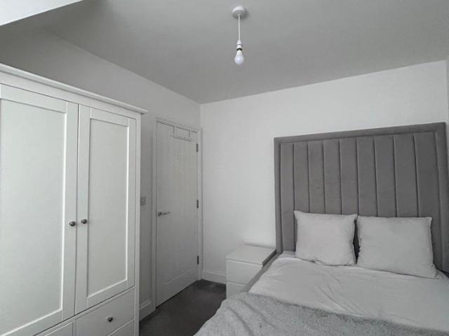 Room at Oakley Gardens, Luton