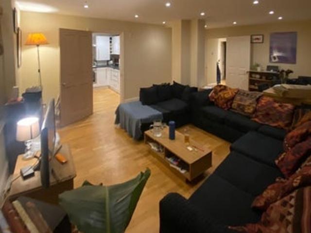 Room at Oakley Road, Greater London