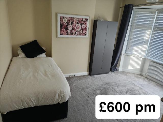 Room at Oakley Road, Luton