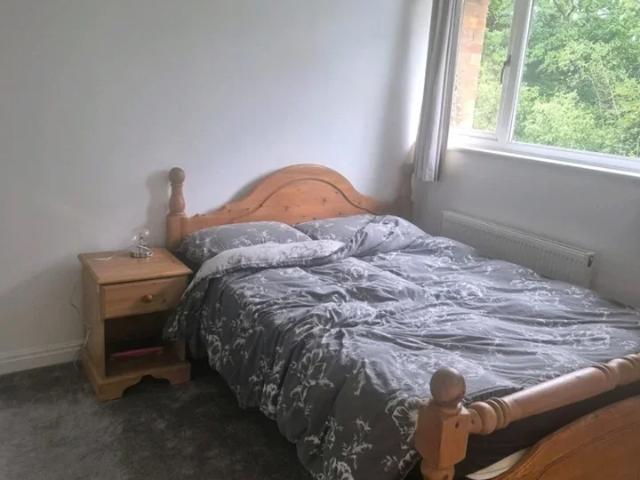 Room at Oast House Close, Hythe End