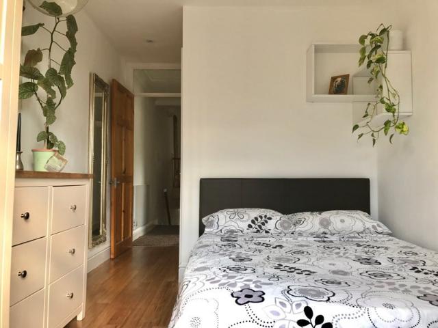 Room at Oban Street, Greater London