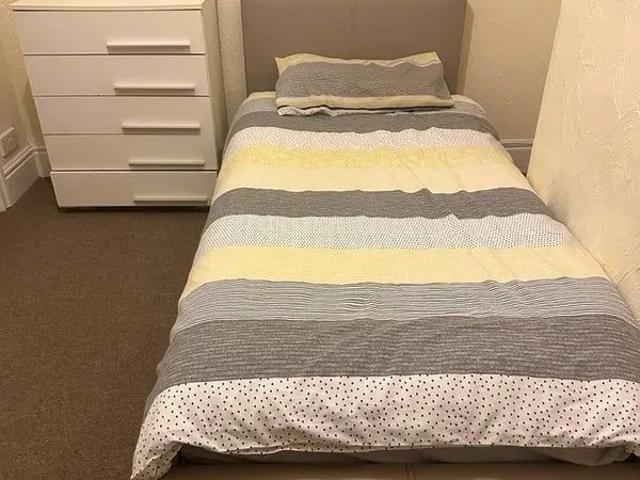 Room at Observatory Walk, Reigate and Banstead
