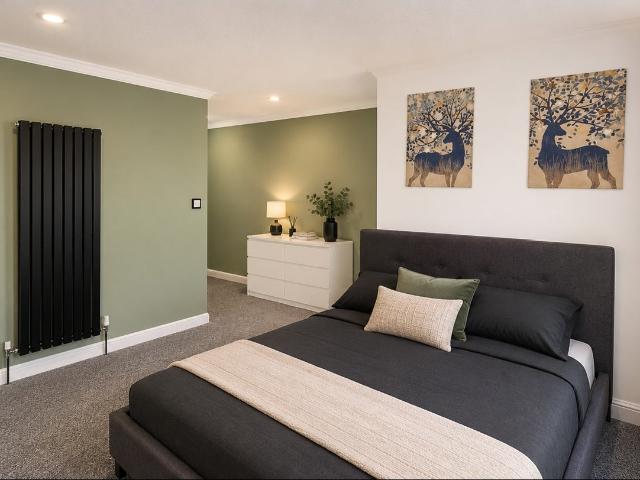 Room at Ocean Street, Plymouth