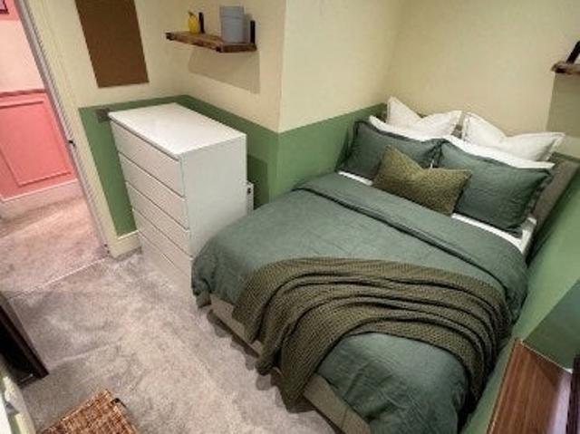 Room at Ockley Road, Greater London