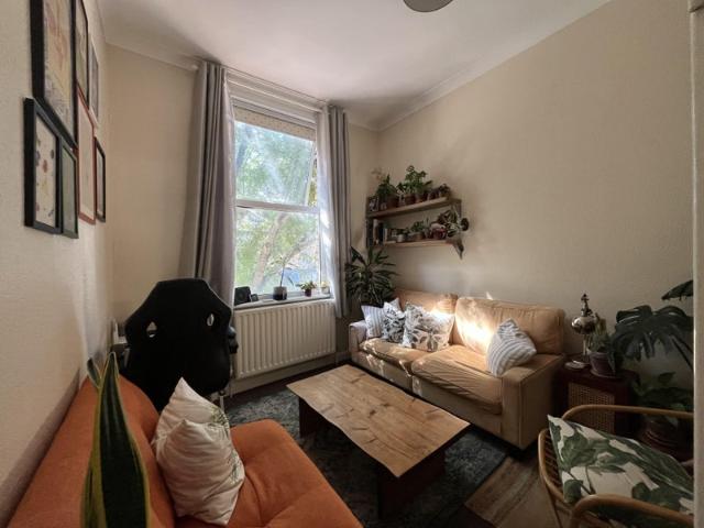 Room at Old York Road, Greater London